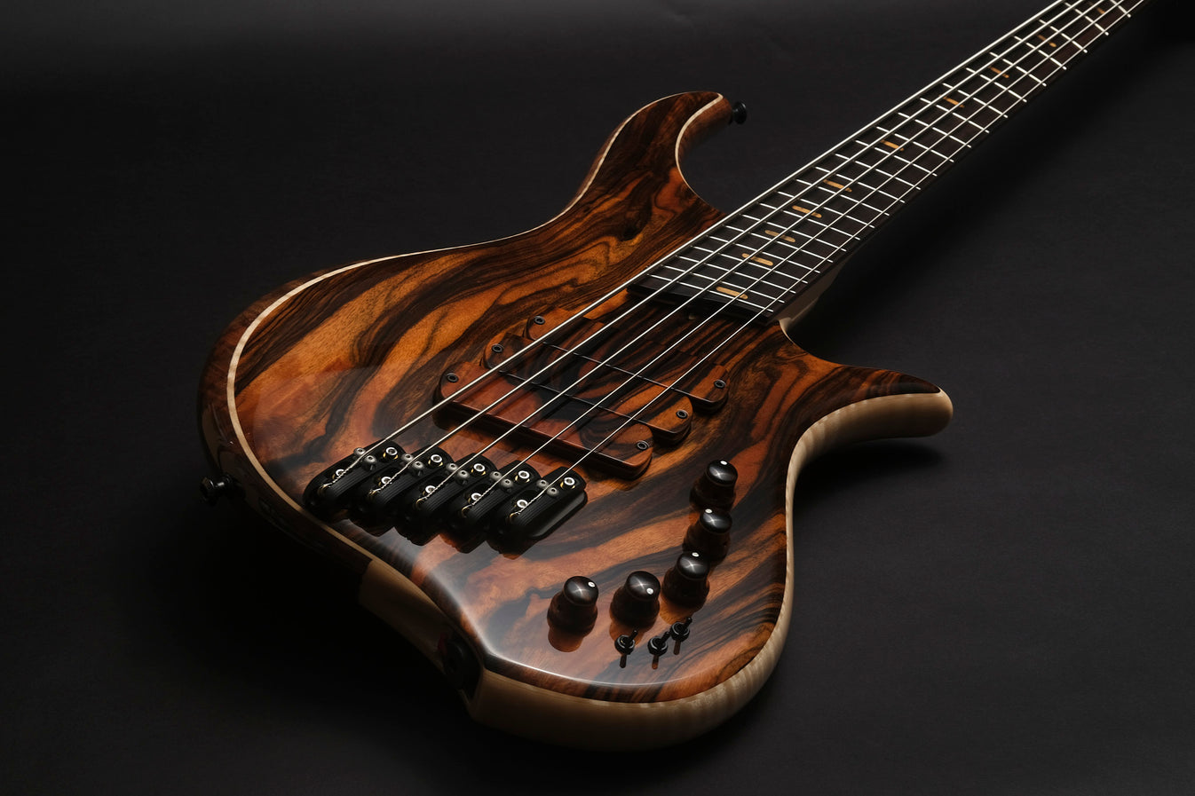 Dingwall Custom Shop Prima Artist: Handcrafted Bass - Bass Freaks Sprl