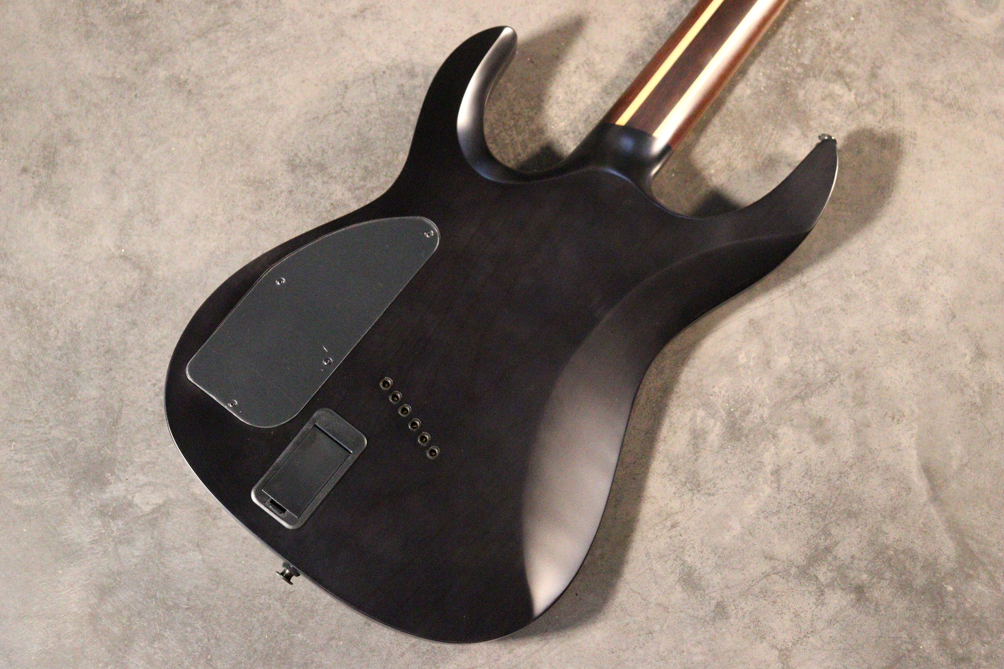 Legator Guitars X series Ninja 'Black Widow' – Bass Freaks Sprl