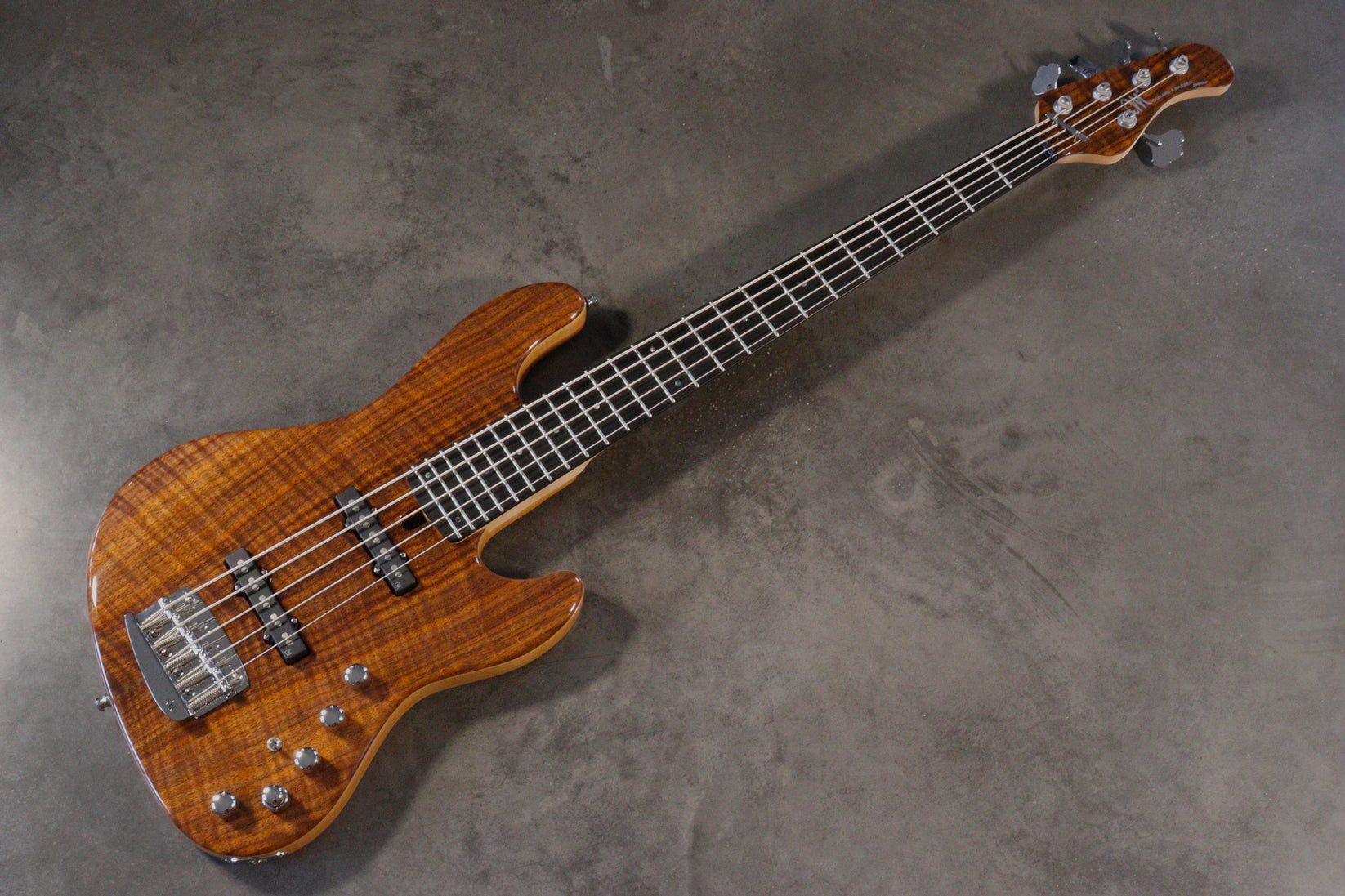 Mayones Jabba Custom shop 'Master Grade Walnut' – Bass Freaks Sprl